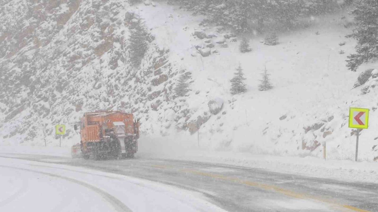 Antalya-Konya kara yolunda kar yağışı aralıklarla devam ediyor - Burdur ...